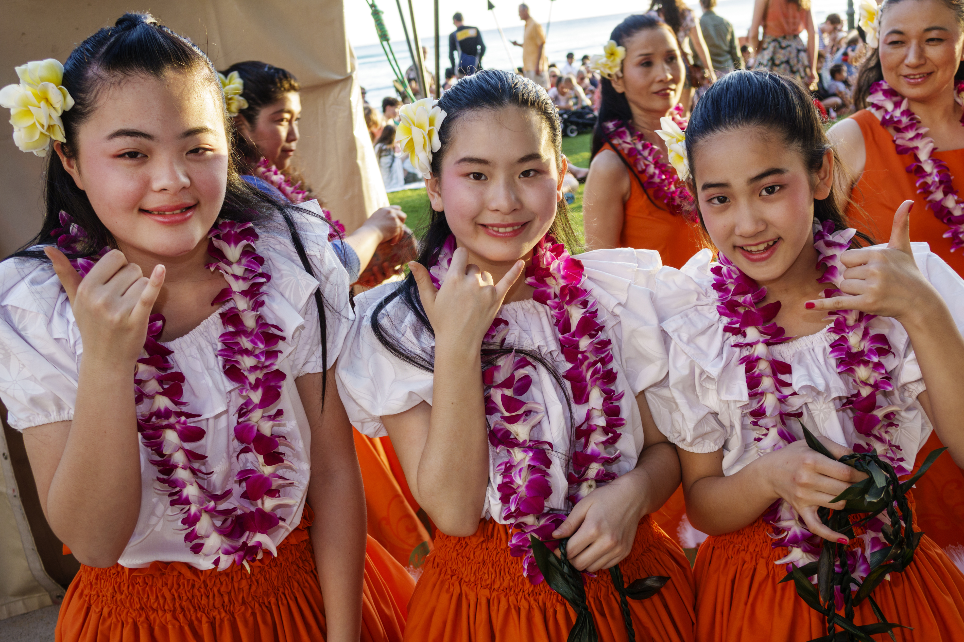 Hawaii Declares ‘Shaka’ Its Official State Hand Gesture...